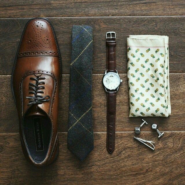 Les accessoires essentiels du Gentleman, avec des nuances bien pensées ...