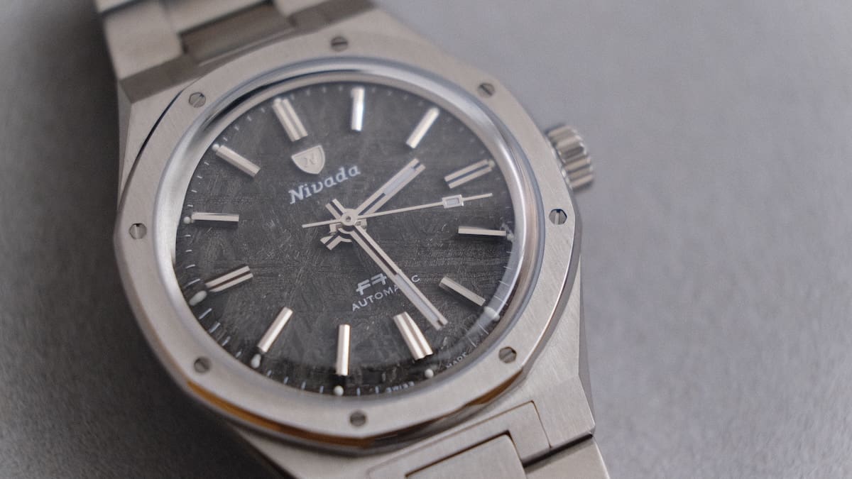 Test&Avis Nivada Grenchen F77: une montre titane bracelet intégré aux ...